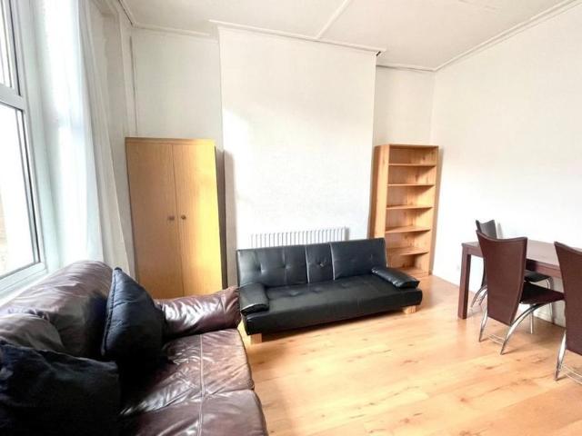 3 bedroom flat to rent