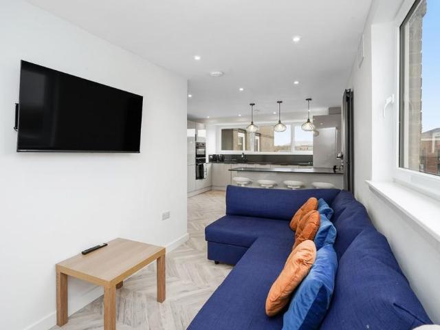 3 bedroom flat to rent