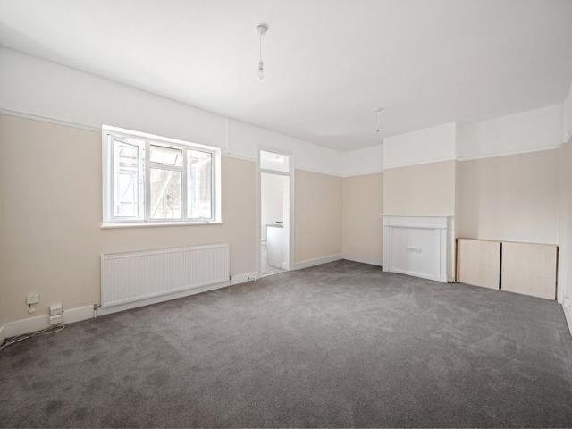 3 bedroom flat to rent