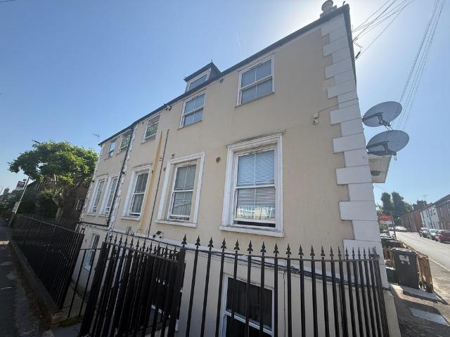 3 bedroom flat to rent
