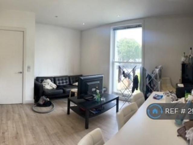 3 bedroom flat to rent