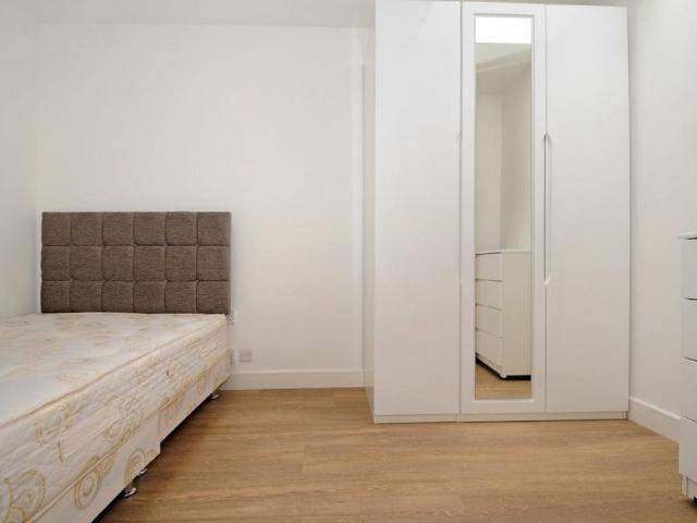 3 bedroom flat to rent