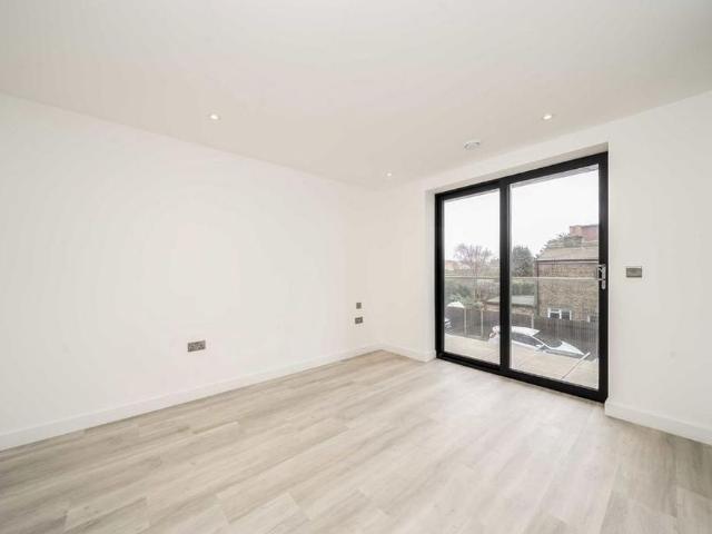 3 bedroom flat to rent