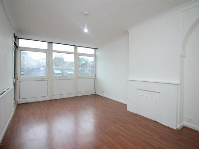 3 bedroom flat to rent