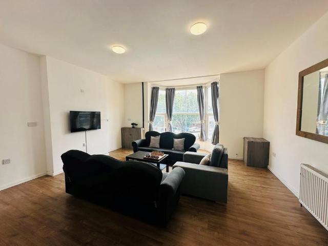 3 bedroom flat to rent