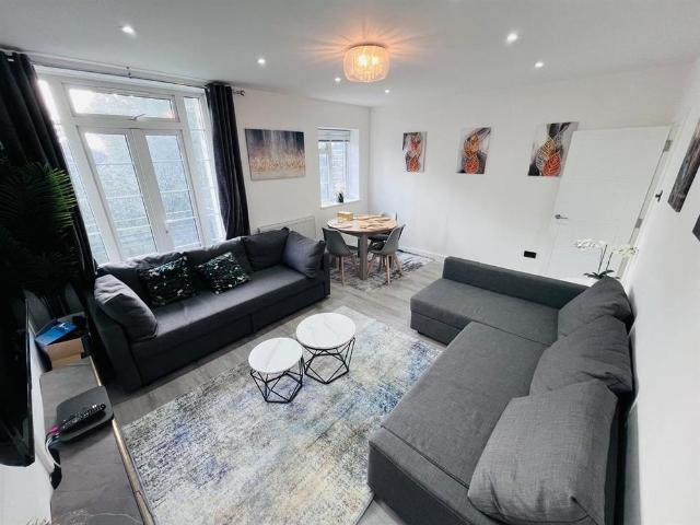 3 bedroom flat to rent