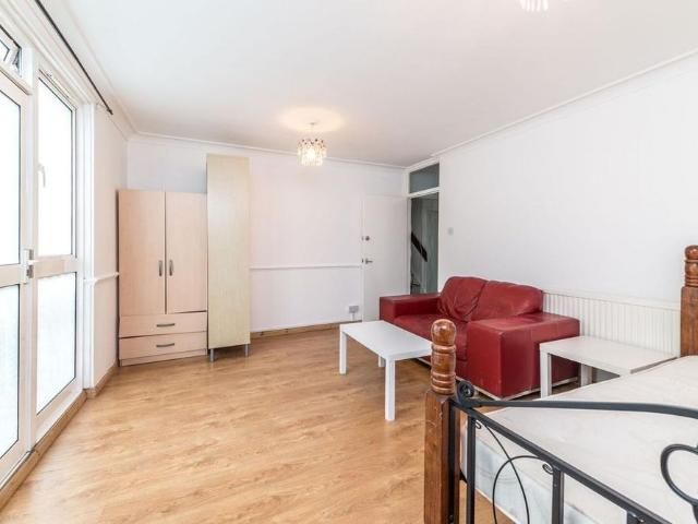 3 bedroom flat to rent