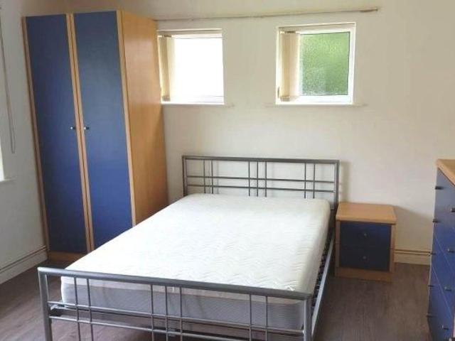 3 bedroom flat to rent