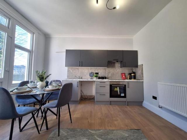 3 bedroom flat to rent