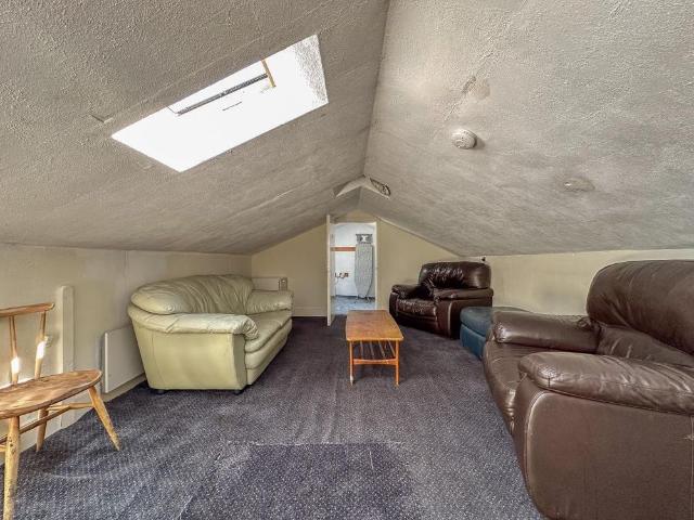 3 bedroom flat to rent