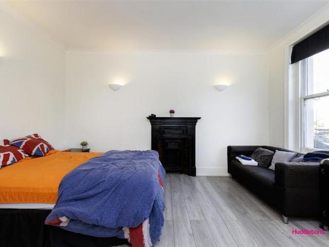 3 bedroom flat to rent