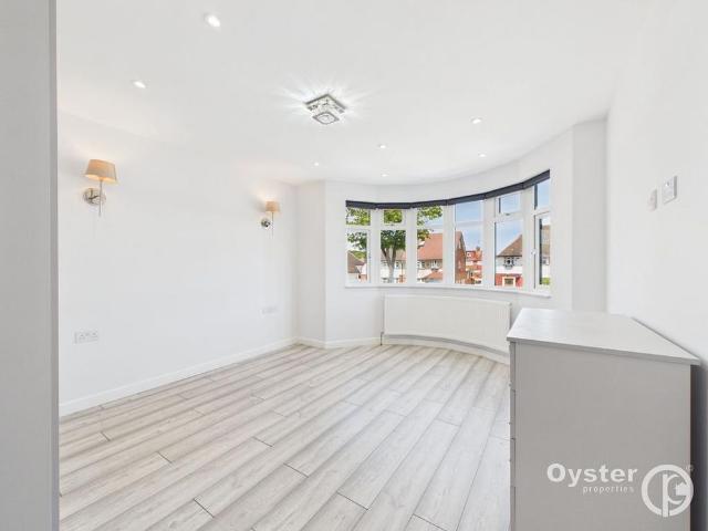 3 bedroom flat to rent