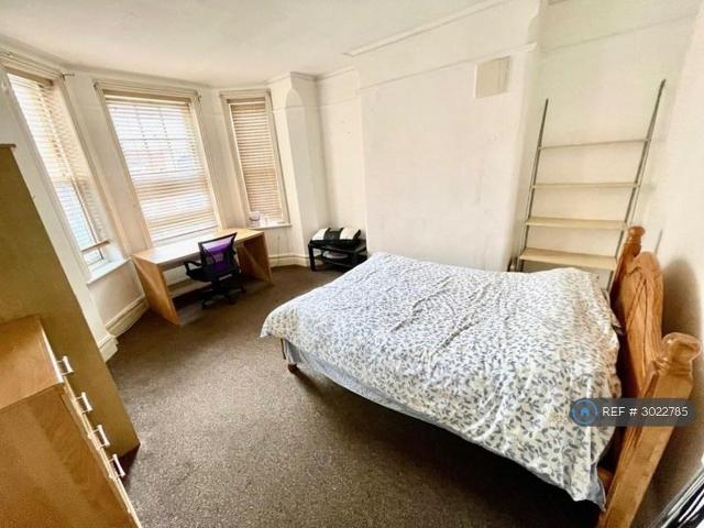 3 bedroom flat to rent