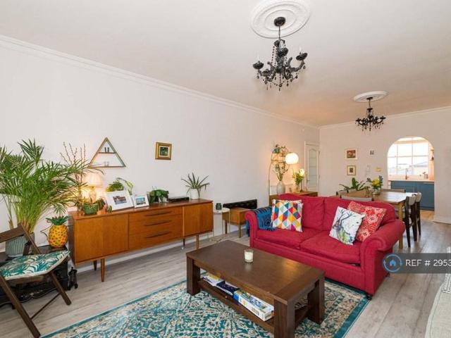 3 bedroom flat to rent