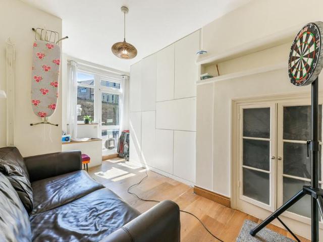 3 bedroom flat to rent