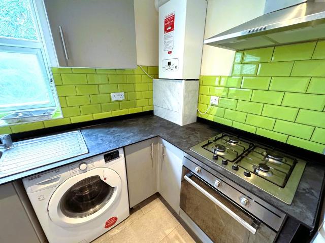 3 bedroom flat to rent