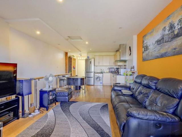 3 bedroom flat to rent