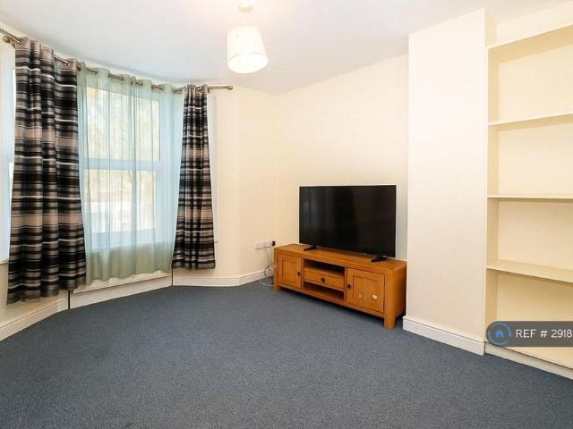 3 bedroom flat to rent