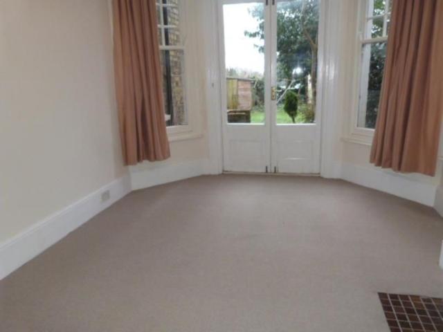 3 bedroom flat to rent