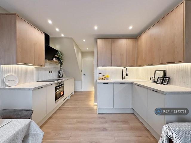 3 bedroom flat to rent