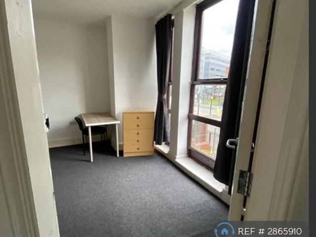 3 bedroom flat to rent