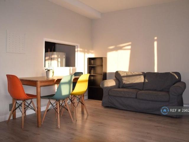 3 bedroom flat to rent