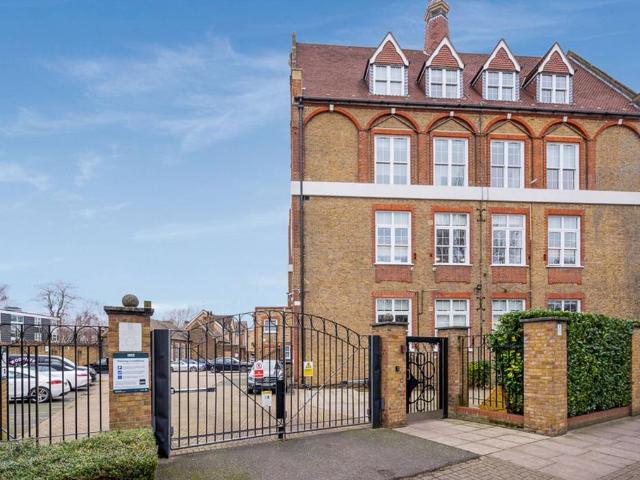 3 bedroom flat to rent