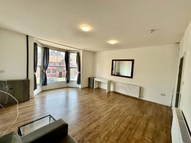 3 bedroom flat to rent