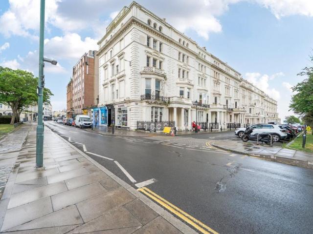 3 bedroom flat to rent