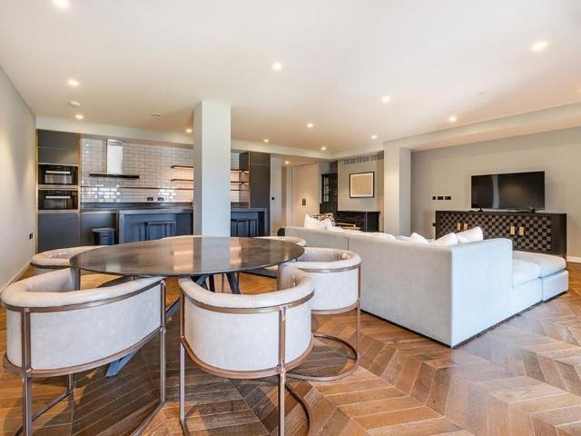3 bedroom flat to rent