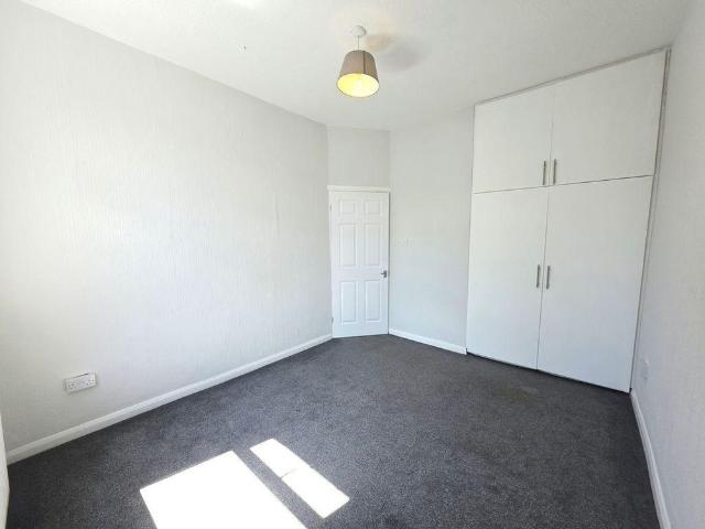 3 bedroom flat to rent