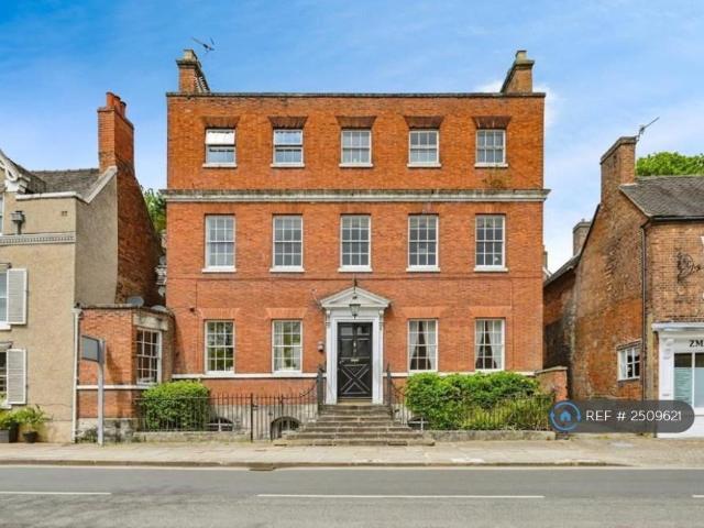 3 bedroom flat to rent