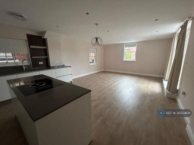 3 bedroom flat to rent