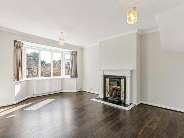 3 bedroom flat to rent
