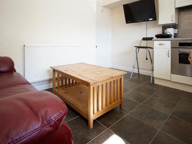 3 bedroom flat to rent