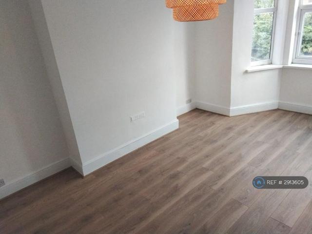 3 bedroom flat to rent
