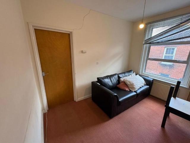 3 bedroom flat to rent