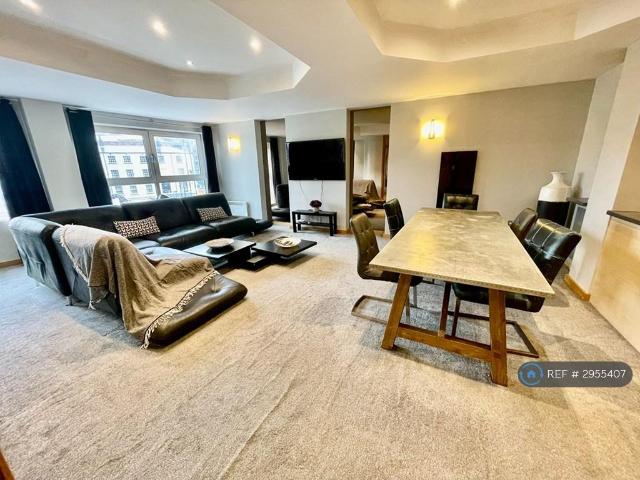 3 bedroom flat to rent