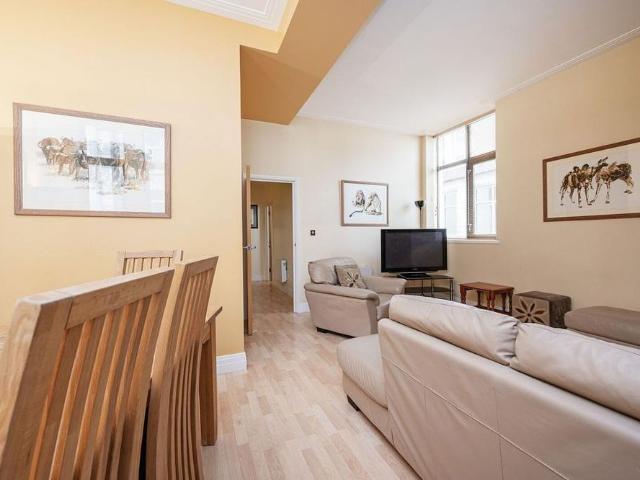 3 bedroom flat to rent