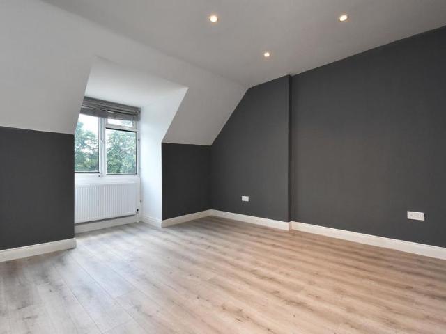 3 bedroom flat to rent