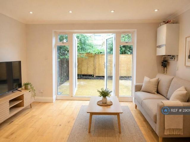 3 bedroom flat to rent