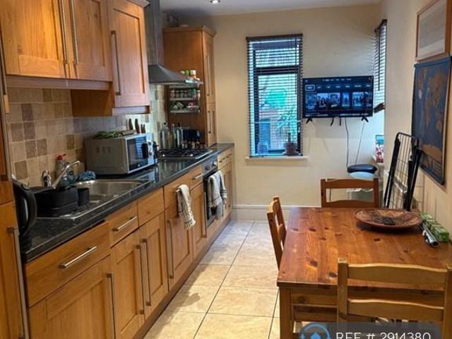 3 bedroom flat to rent