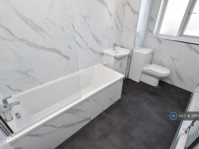 3 bedroom flat to rent