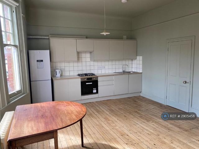 3 bedroom flat to rent