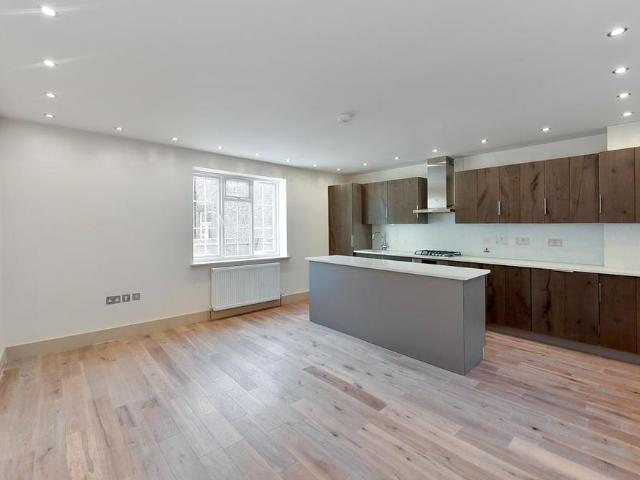 3 bedroom flat to rent