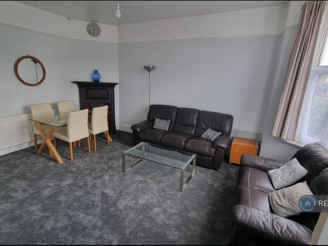 3 bedroom flat to rent