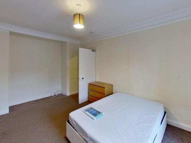 3 bedroom flat to rent