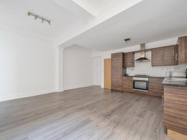 3 bedroom flat to rent