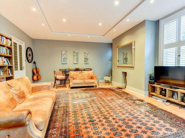 3 bedroom flat to rent