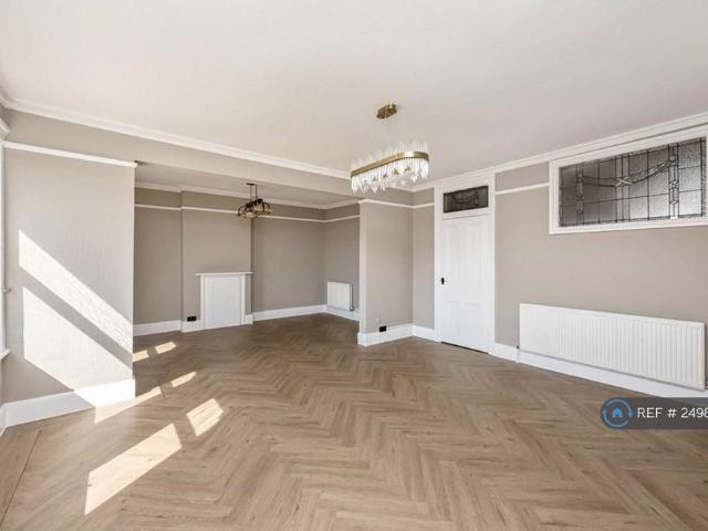 3 bedroom flat to rent